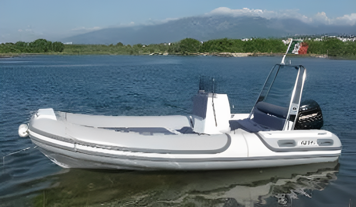 Motorboat Marine 4.30 Mar-Co for rent - Italy | Boataround