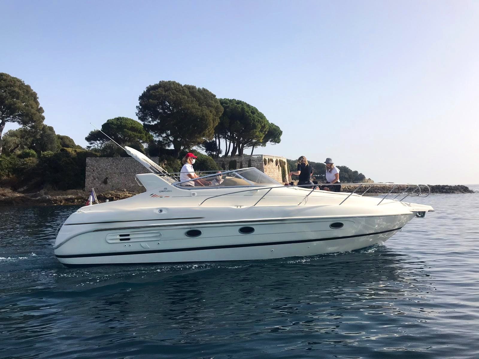 Motorboat Cranchi 29 Sirene for rent - France | Boataround