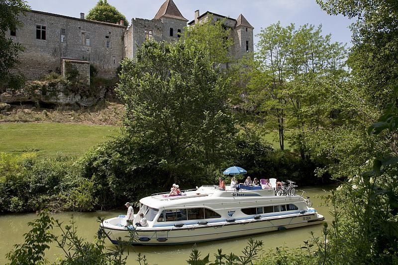 Houseboat Le Boat Salsa B CF Cassafières for rent - France | Boataround