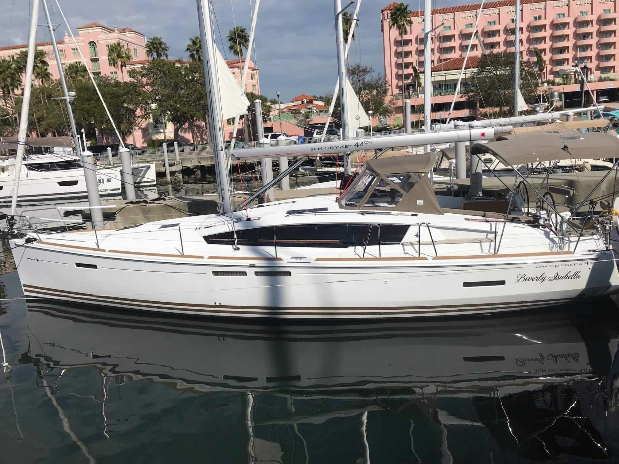 Veleiro Jeanneau Sun Odyssey 44 DS Beverly Isabella 123 para alugar ...