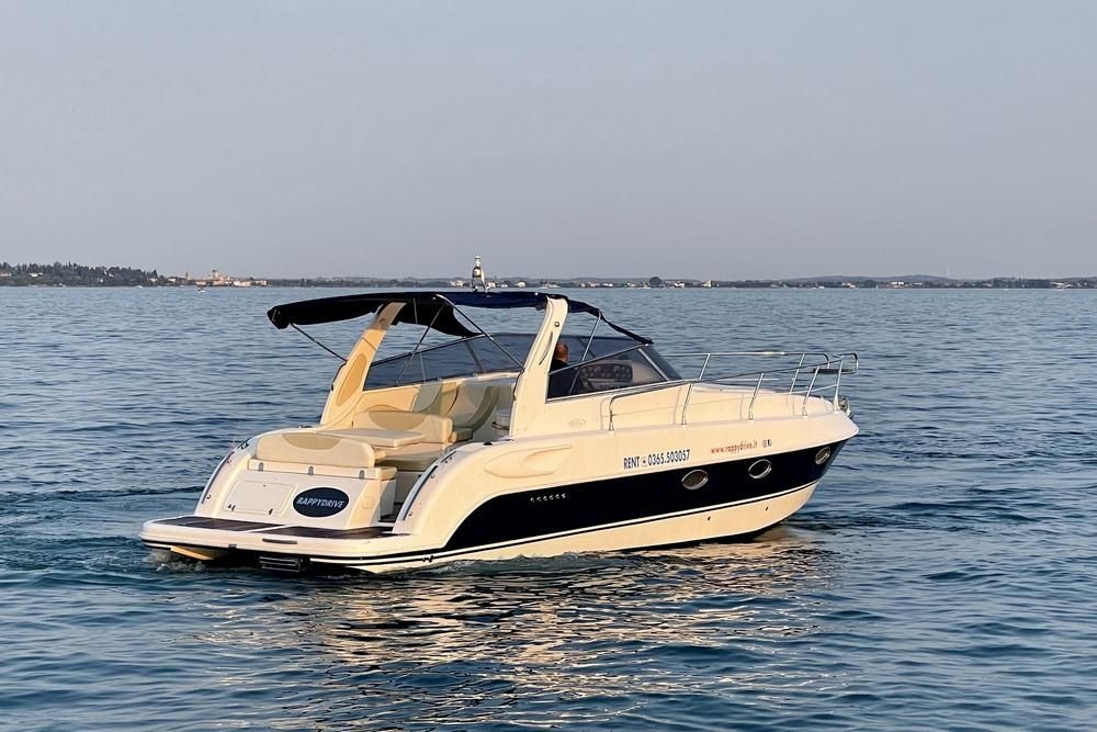 Motorboat Mano Marine 32.50 Mano for rent - Italy | Boataround