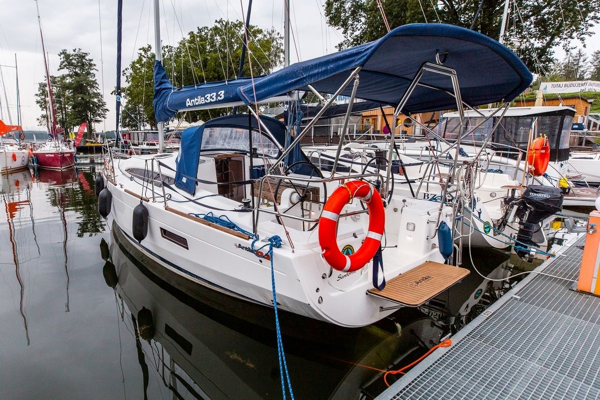 Sailing yacht Antila 33.3 Santorini for rent - Poland | Boataround