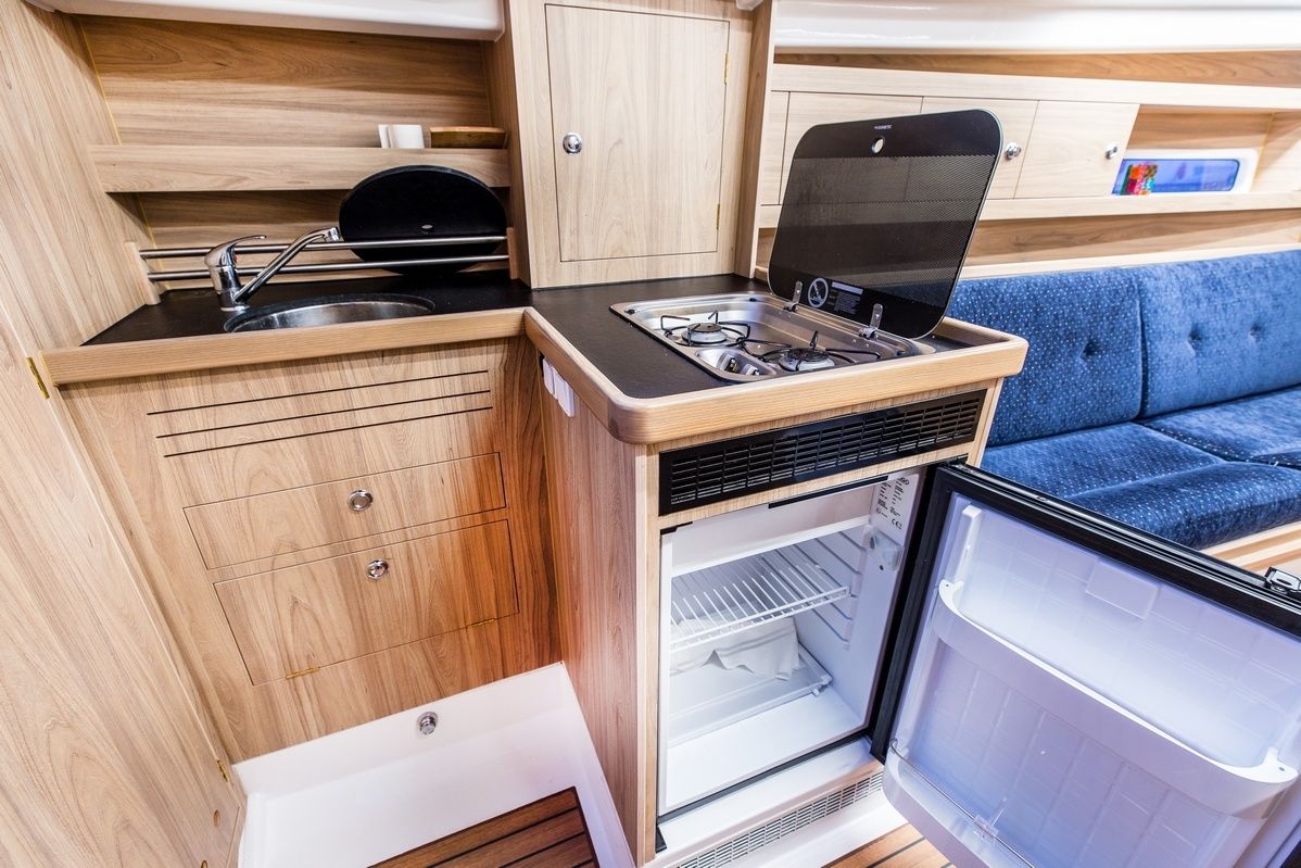 Sailing yacht Antila 33.3 Santorini for rent - Poland | Boataround