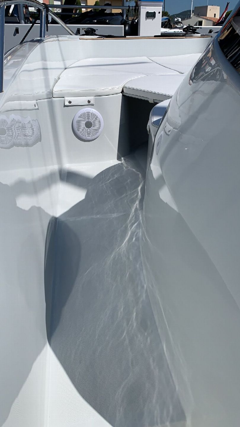 Motorboat Clear Libra Open Top Model for rent - France | Boataround