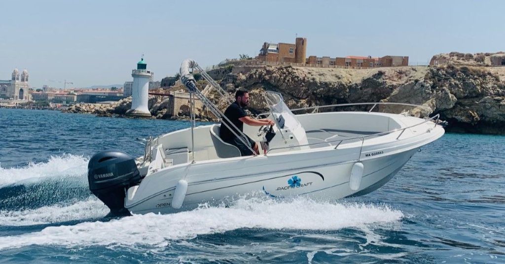 Motorboat Pacific Craft 545 Open 21 for rent - France | Boataround