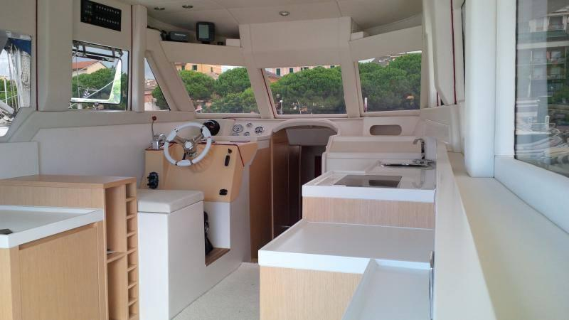 Motor yacht Artus Green 33 Garuda for rent - Italy | Boataround