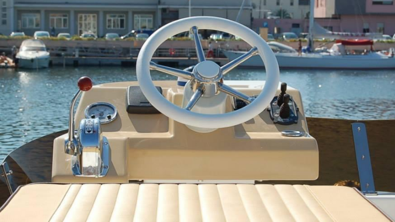 Motor yacht Artus Green 33 Garuda for rent - Italy | Boataround