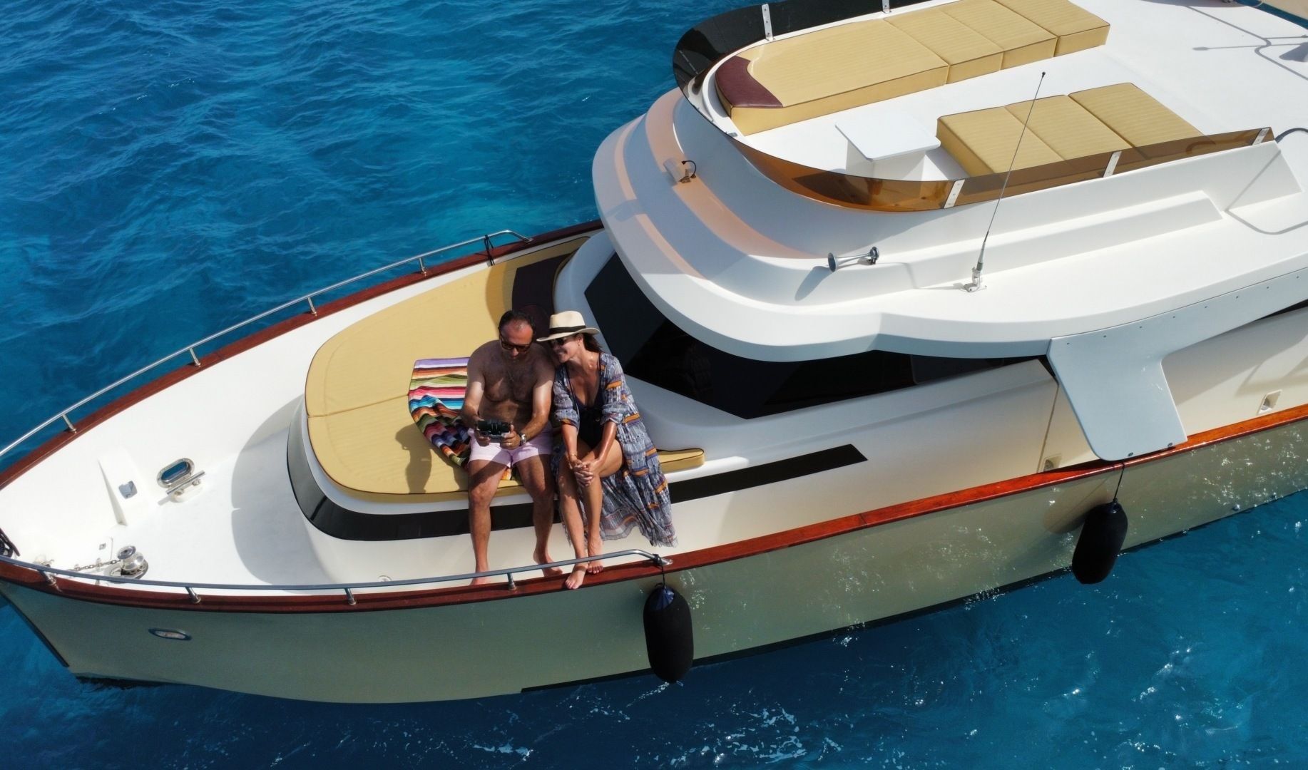 Motor yacht Artus Green 33 Garuda for rent - Italy | Boataround