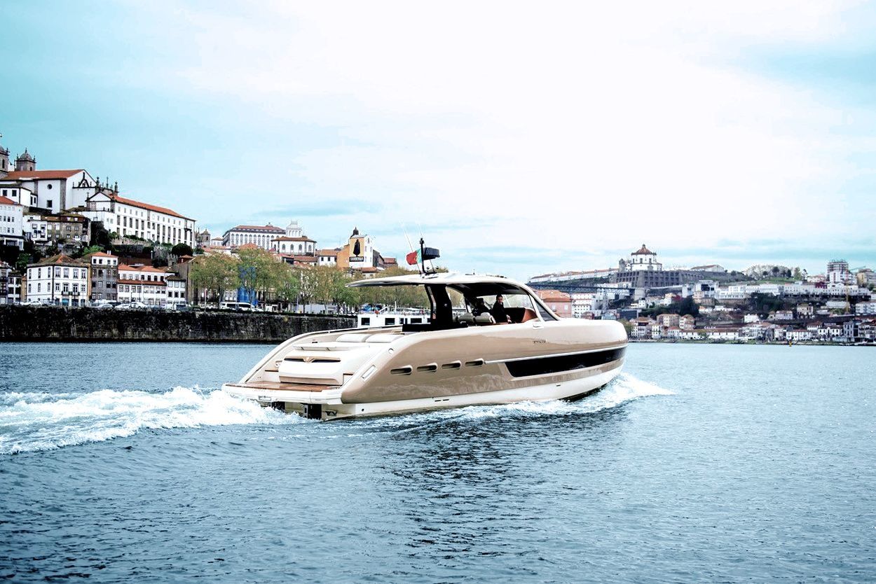 Motor yacht Invictus 46 Invictus Douro for rent - Portugal | Boataround