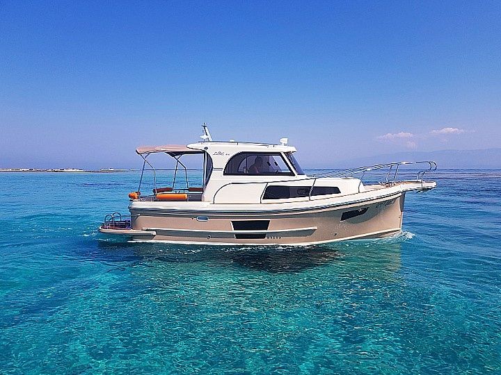 Motor yacht Leidi 800 H 9 for rent - Croatia | Boataround