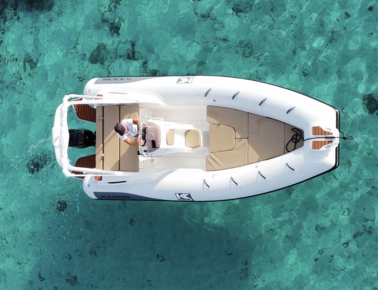 Motorboat Kardis Fox 5 for rent - Italy | Boataround