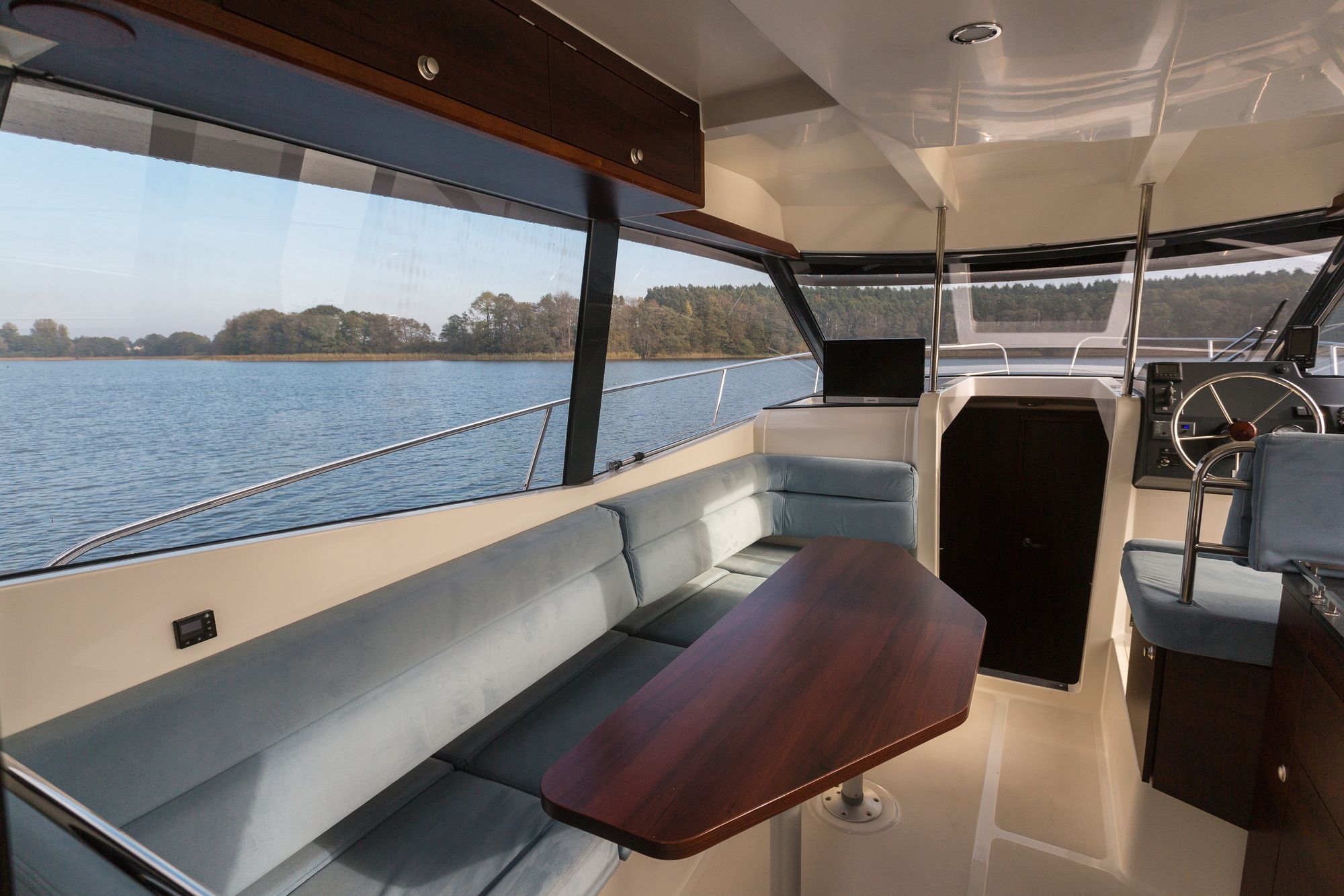 Motor yacht Platinum 989 Flybridge Froher Max for rent - Germany ...