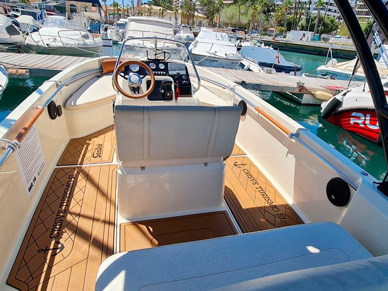 Motorni čoln Invictus 190 FX Agata za najem - Španija | Boataround