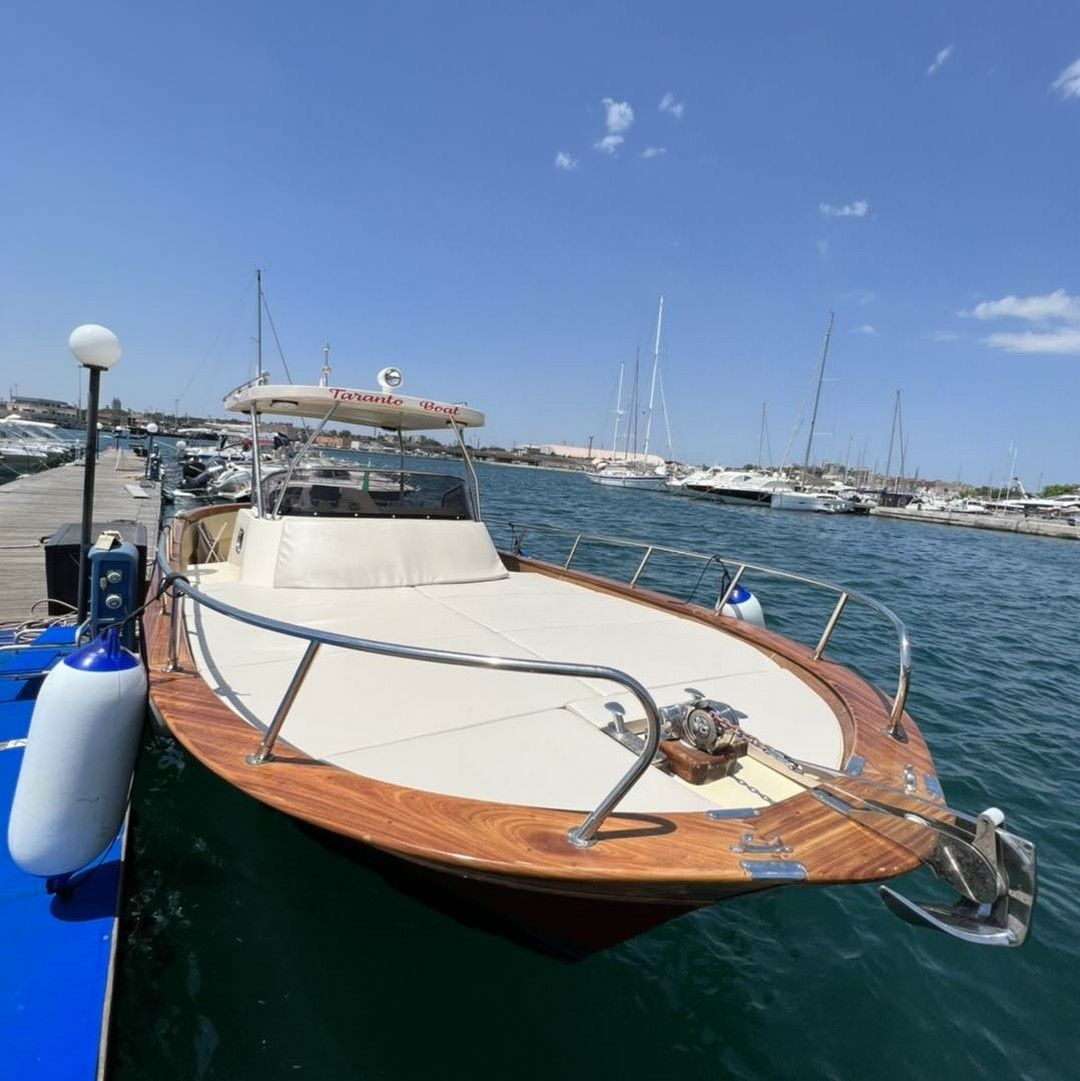 Motor yacht Gozzo Pinto 12 Franking for rent - Italy | Boataround