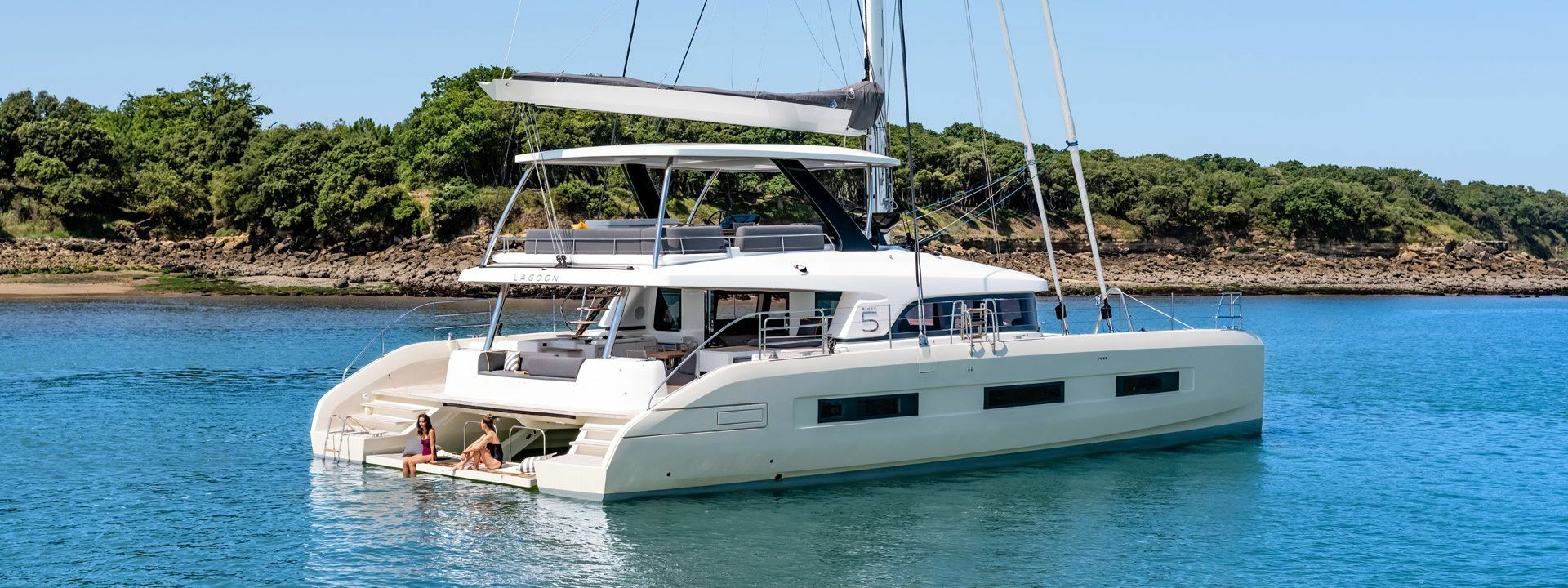 Catamaran Lagoon Sixty 5 Gloria for rent - Italy | Boataround